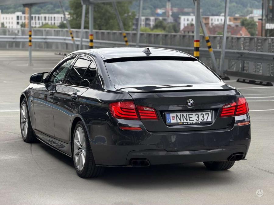 Black BMW 525 2011 in Vilnius, with an engine capacity of 2.99 L and mileage of 350 thousand km for 9999 €, photo 19 on AUTOMOTO.COM.LV