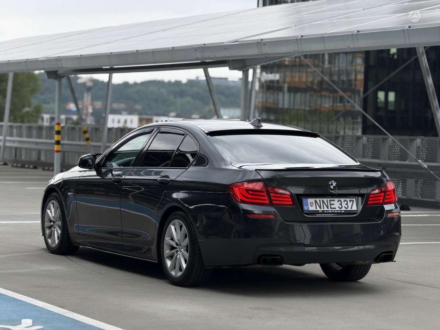 Black BMW 525 2011 in Vilnius, with an engine capacity of 2.99 L and mileage of 350 thousand km for 9999 €, photo 20 on AUTOMOTO.COM.LV