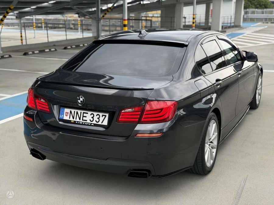 Black BMW 525 2011 in Vilnius, with an engine capacity of 2.99 L and mileage of 350 thousand km for 9999 €, photo 22 on AUTOMOTO.COM.LV