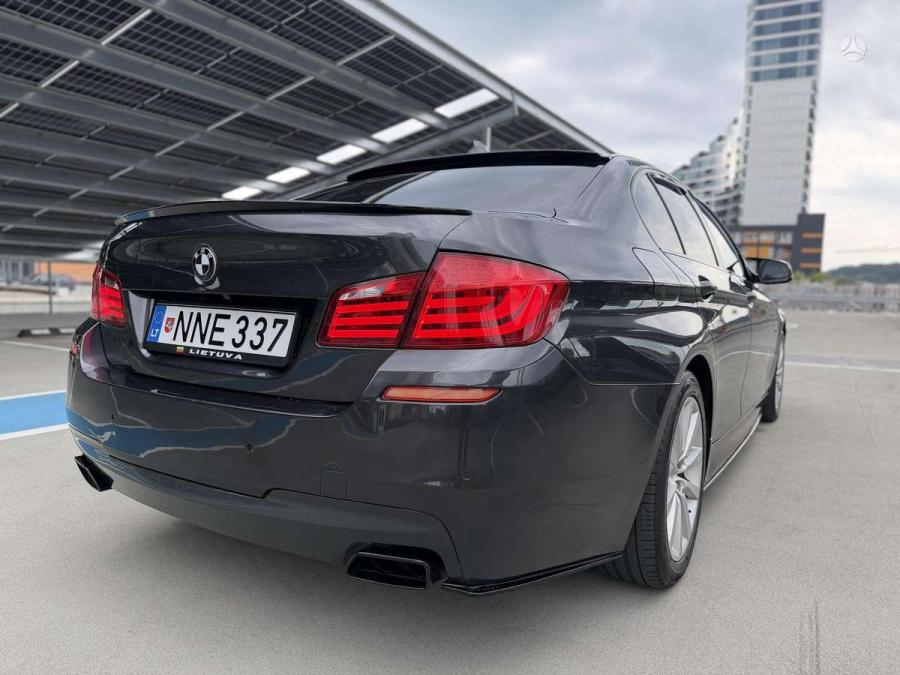 Black BMW 525 2011 in Vilnius, with an engine capacity of 2.99 L and mileage of 350 thousand km for 9999 €, photo 23 on AUTOMOTO.COM.LV