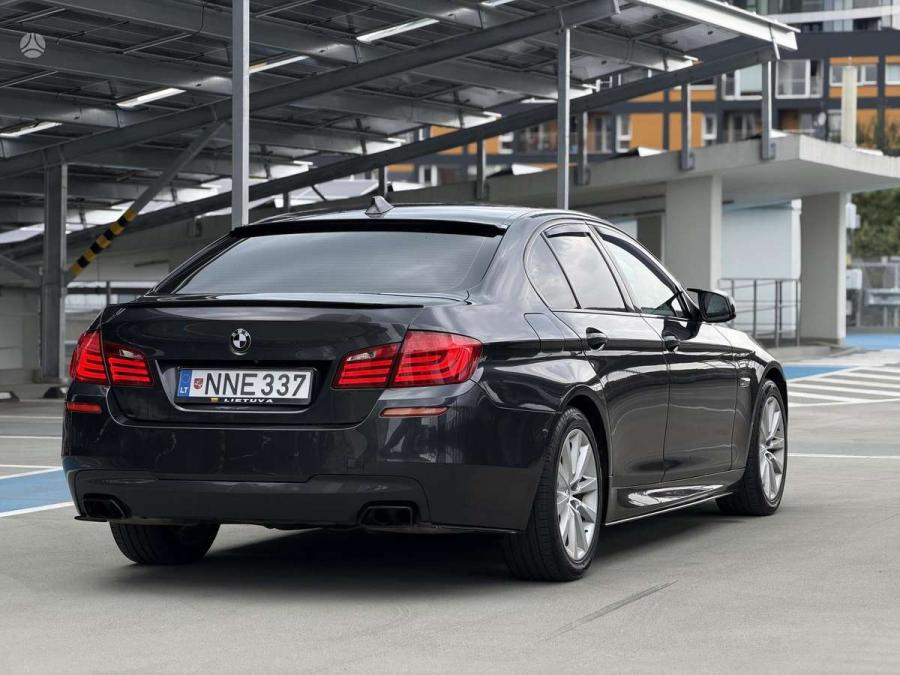 Black BMW 525 2011 in Vilnius, with an engine capacity of 2.99 L and mileage of 350 thousand km for 9999 €, photo 24 on AUTOMOTO.COM.LV