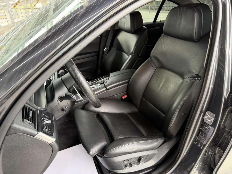 Black BMW 525 2011 in Vilnius, with an engine capacity of 2.99 L and mileage of 350 thousand km for 9999 €, photo 29 on AUTOMOTO.COM.LV