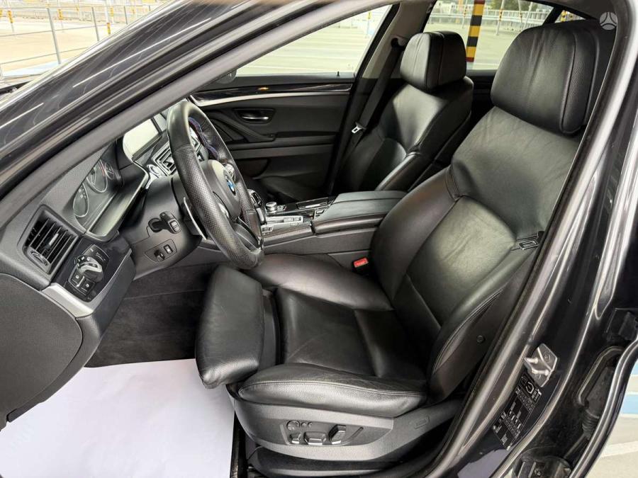 Black BMW 525 2011 in Vilnius, with an engine capacity of 2.99 L and mileage of 350 thousand km for 9999 €, photo 30 on AUTOMOTO.COM.LV