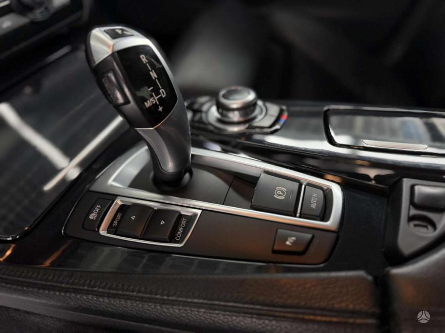 Black BMW 525 2011 in Vilnius, with an engine capacity of 2.99 L and mileage of 350 thousand km for 9999 €, photo 36 on AUTOMOTO.COM.LV