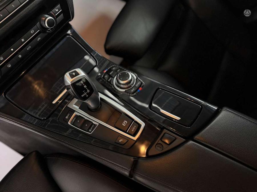 Black BMW 525 2011 in Vilnius, with an engine capacity of 2.99 L and mileage of 350 thousand km for 9999 €, photo 37 on AUTOMOTO.COM.LV