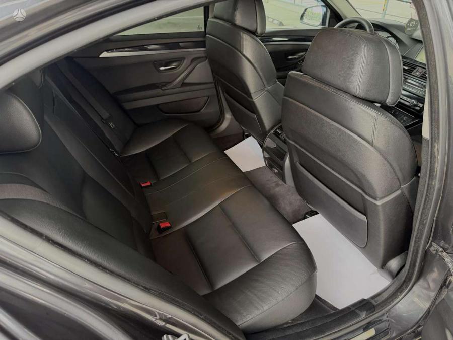 Black BMW 525 2011 in Vilnius, with an engine capacity of 2.99 L and mileage of 350 thousand km for 9999 €, photo 43 on AUTOMOTO.COM.LV