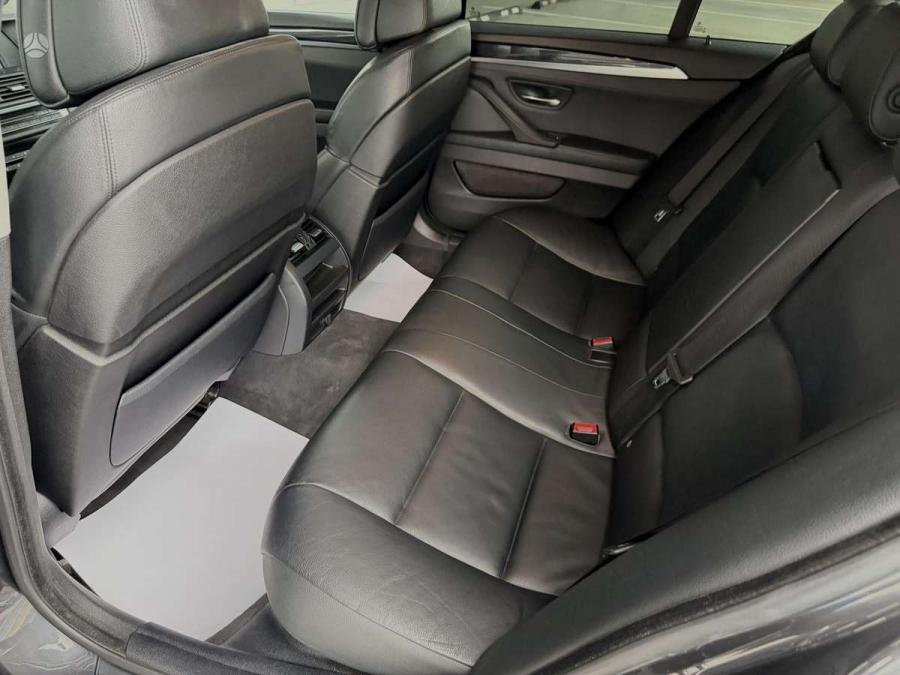 Black BMW 525 2011 in Vilnius, with an engine capacity of 2.99 L and mileage of 350 thousand km for 9999 €, photo 44 on AUTOMOTO.COM.LV