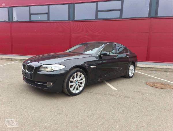 Melns BMW 525 2011 Kauņa, ar dzinēja tilpumu 3.00 L un nobraukumu 297 tūkst. km par 7950 €, foto 3 vietnē AUTOMOTO.COM.LV