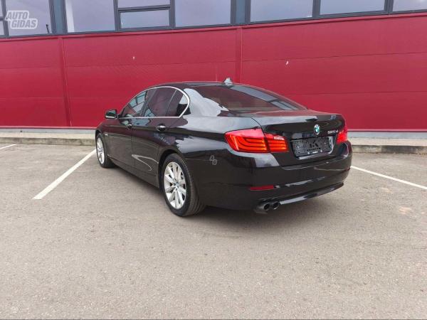 Melns BMW 525 2011 Kauņa, ar dzinēja tilpumu 3.00 L un nobraukumu 297 tūkst. km par 7950 €, foto 4 vietnē AUTOMOTO.COM.LV