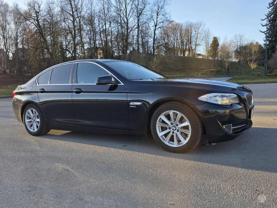 Black BMW 525 2012 in Siauliai, with an engine capacity of 2.00 L and mileage of 266 thousand km for 11700 €, photo 1 on AUTOMOTO.COM.LV