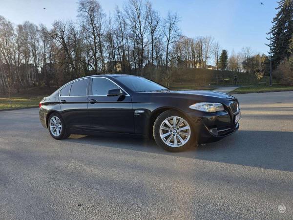 Black BMW 525 2012 in Siauliai, with an engine capacity of 2.00 L and mileage of 266 thousand km for 11700 €, photo 2 on AUTOMOTO.COM.LV