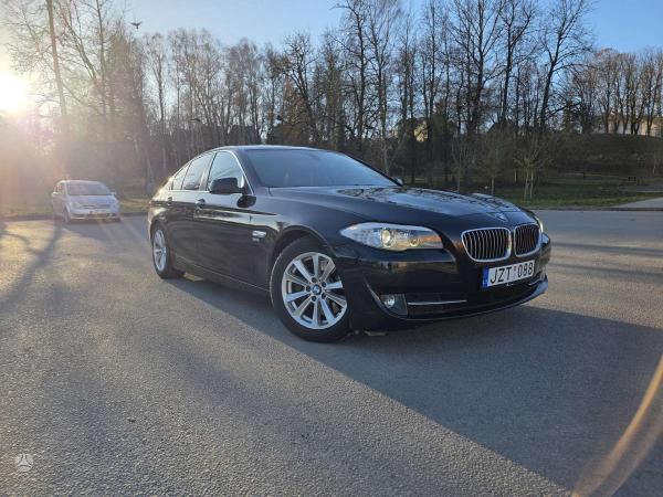 Black BMW 525 2012 in Siauliai, with an engine capacity of 2.00 L and mileage of 266 thousand km for 11700 €, photo 3 on AUTOMOTO.COM.LV