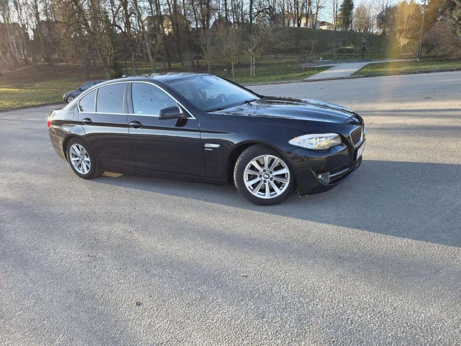 Black BMW 525 2012 in Siauliai, with an engine capacity of 2.00 L and mileage of 266 thousand km for 11700 €, photo 4 on AUTOMOTO.COM.LV