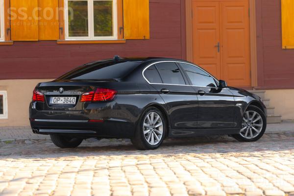 Black BMW 525 2012 in Jelgava, with an engine capacity of 2.00 L and mileage of 166 thousand km for 11490 €, photo 4 on AUTOMOTO.COM.LV