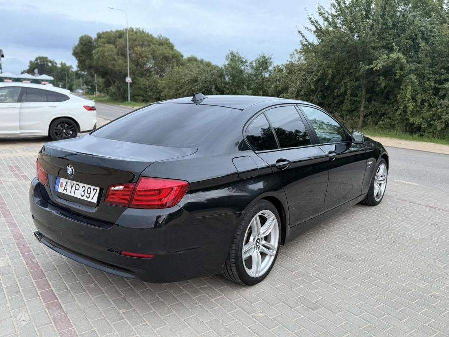 Melns BMW 525 2012 Viļņa, ar dzinēja tilpumu 2.00 L un nobraukumu 218 tūkst. km par 8500 €, foto 6 vietnē AUTOMOTO.COM.LV