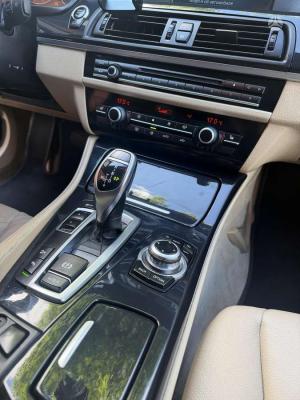 Melns BMW 525 2012 Viļņa, ar dzinēja tilpumu 2.00 L un nobraukumu 218 tūkst. km par 8500 €, foto 15 vietnē AUTOMOTO.COM.LV