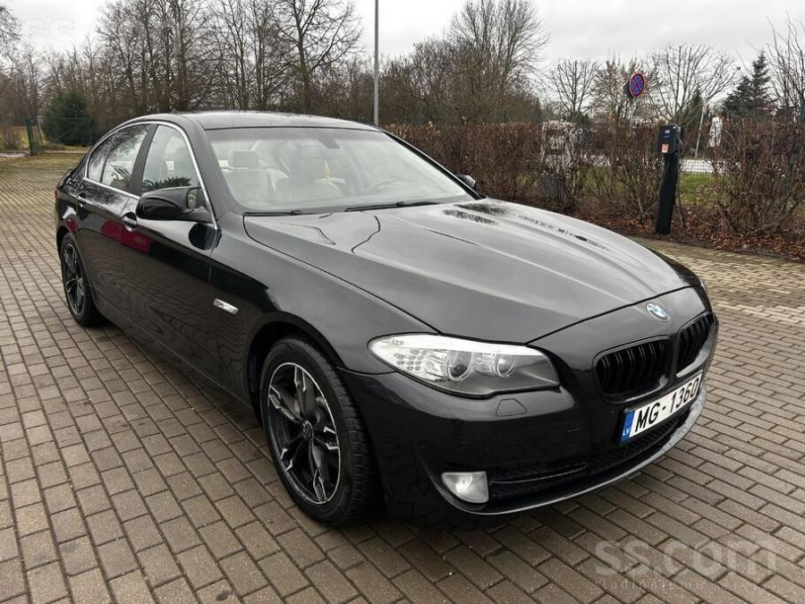 Black BMW 525 2013 in Jelgava, with an engine capacity of 2.00 L and mileage of 270 thousand km for 9100 €, photo 2 on AUTOMOTO.COM.LV