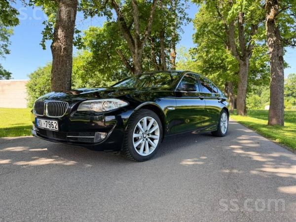 Black BMW 525 2013 in Riga, with an engine capacity of 2.00 L and mileage of 194 thousand km for 9200 €, photo 1 on AUTOMOTO.COM.LV