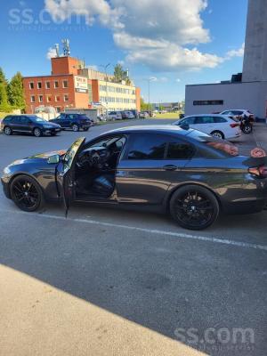 Black BMW 525 2013 in Bauska, with an engine capacity of 2.00 L and mileage of 339 thousand km for 8500 €, photo 3 on AUTOMOTO.COM.LV