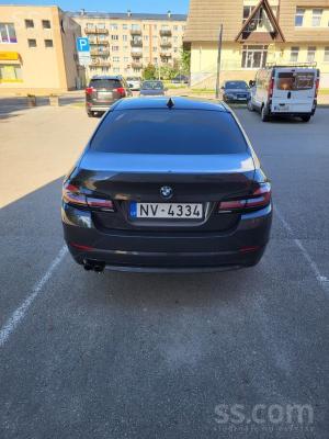 Black BMW 525 2013 in Bauska, with an engine capacity of 2.00 L and mileage of 339 thousand km for 8500 €, photo 4 on AUTOMOTO.COM.LV