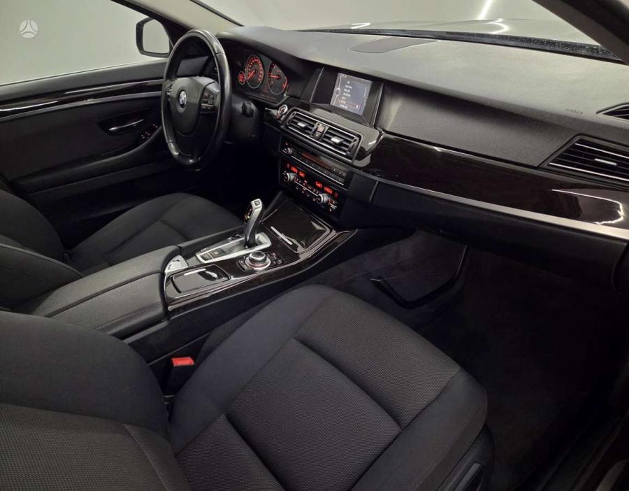 Melns BMW 525 2014 Marijampole, ar dzinēja tilpumu 2.00 L un nobraukumu 170 tūkst. km par 11750 €, foto 21 vietnē AUTOMOTO.COM.LV