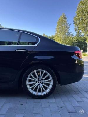 Black BMW 525 2014 in Kazlu Ruda, with an engine capacity of 2.00 L and mileage of 379 thousand km for 9999 €, photo 9 on AUTOMOTO.COM.LV