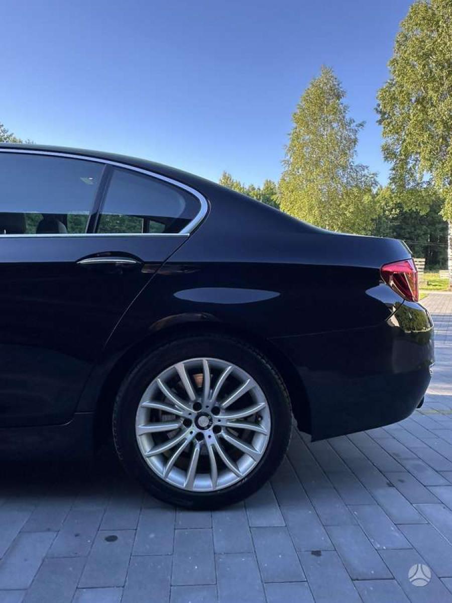 Black BMW 525 2014 in Kazlu Ruda, with an engine capacity of 2.00 L and mileage of 379 thousand km for 9999 €, photo 9 on AUTOMOTO.COM.LV