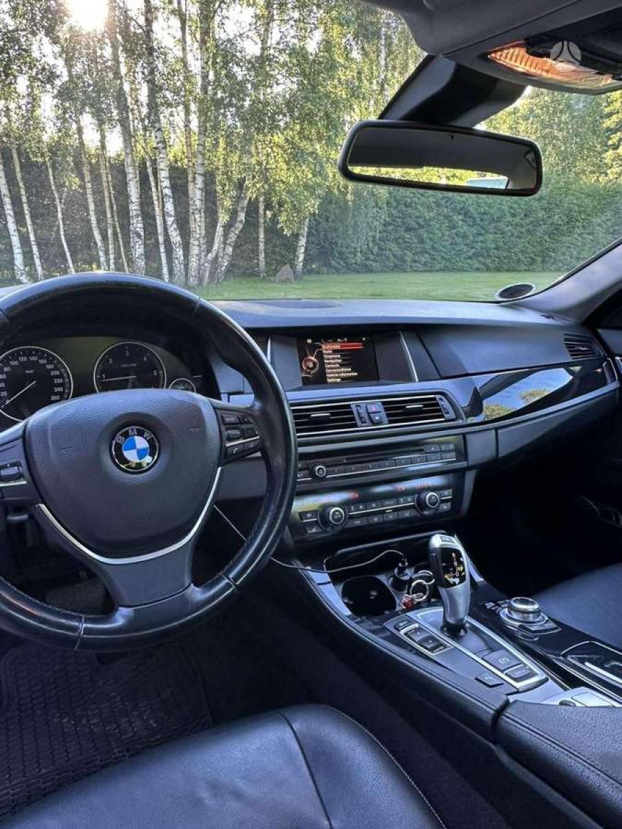 Black BMW 525 2014 in Kazlu Ruda, with an engine capacity of 2.00 L and mileage of 379 thousand km for 9999 €, photo 12 on AUTOMOTO.COM.LV