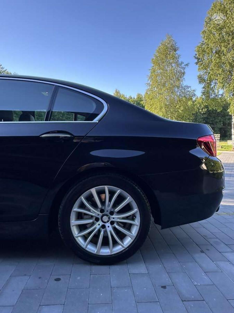 Black BMW 525 2014 in Kazlu Ruda, with an engine capacity of 2.00 L and mileage of 379 thousand km for 9750 €, photo 6 on AUTOMOTO.COM.LV