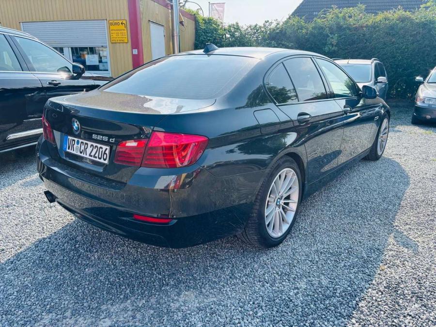 Black BMW 525 2014 in Siauliai, with an engine capacity of 2.00 L and mileage of 293 thousand km for 9200 €, photo 4 on AUTOMOTO.COM.LV
