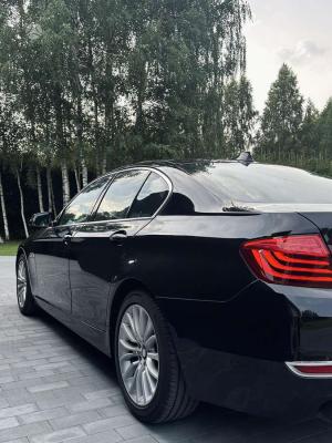 Black BMW 525 2014 in Marijampole, with an engine capacity of 2.00 L and mileage of 381 thousand km for 8550 €, photo 7 on AUTOMOTO.COM.LV