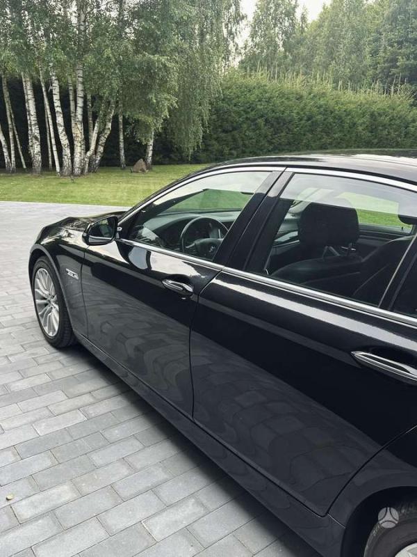 Black BMW 525 2014 in Marijampole, with an engine capacity of 2.00 L and mileage of 381 thousand km for 8550 €, photo 8 on AUTOMOTO.COM.LV