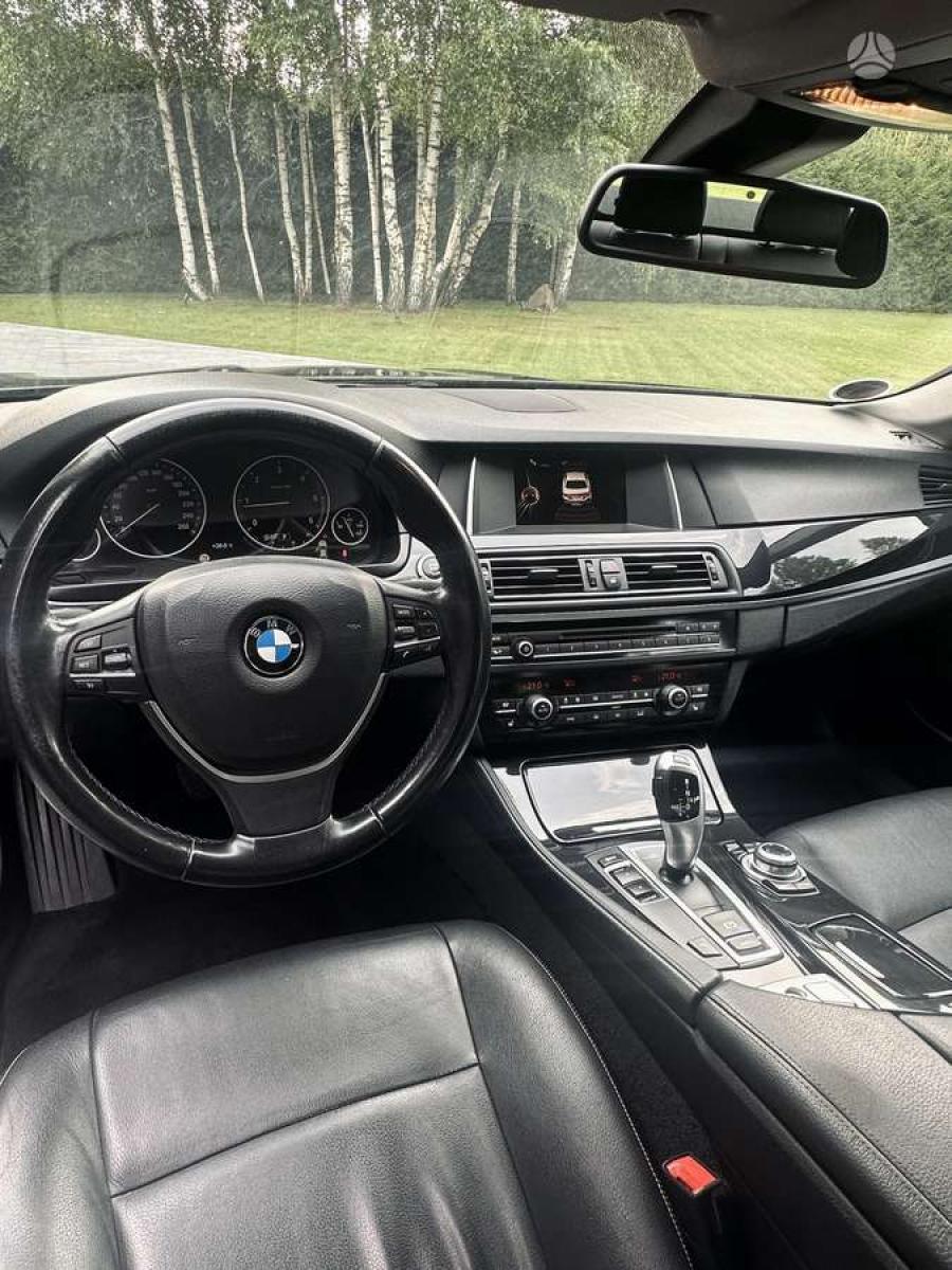 Black BMW 525 2014 in Marijampole, with an engine capacity of 2.00 L and mileage of 381 thousand km for 8550 €, photo 12 on AUTOMOTO.COM.LV