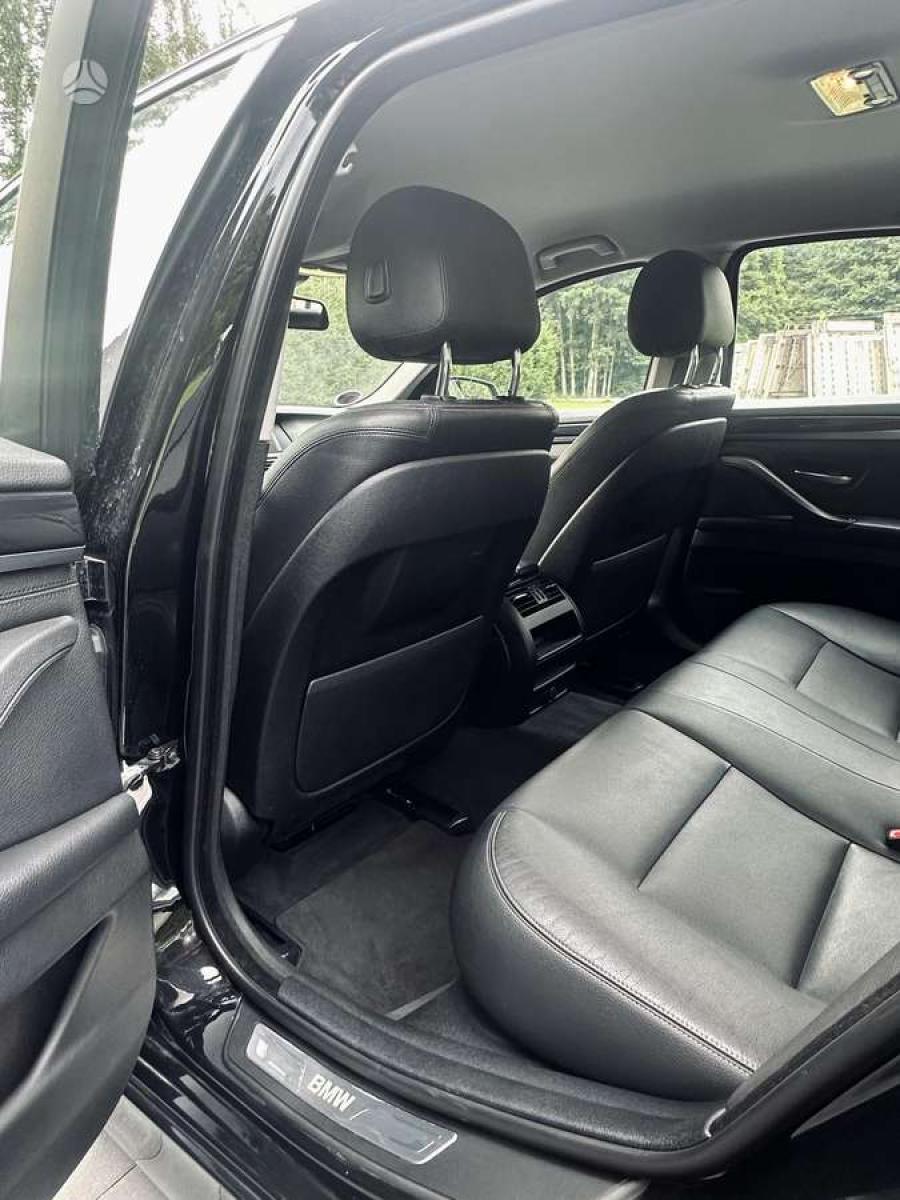 Black BMW 525 2014 in Marijampole, with an engine capacity of 2.00 L and mileage of 381 thousand km for 8550 €, photo 13 on AUTOMOTO.COM.LV