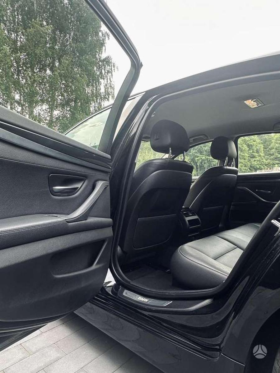 Black BMW 525 2014 in Marijampole, with an engine capacity of 2.00 L and mileage of 381 thousand km for 8550 €, photo 14 on AUTOMOTO.COM.LV