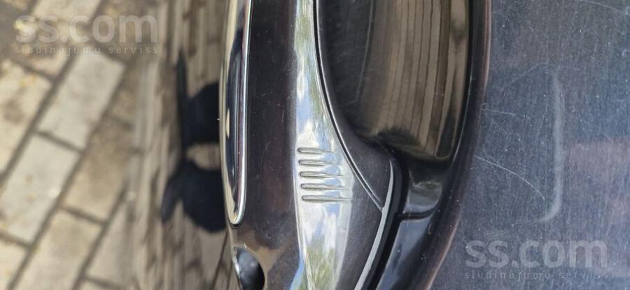 Black BMW 525 2016 in Riga, with an engine capacity of 2.00 L and mileage of 190 thousand km for 14000 €, photo 16 on AUTOMOTO.COM.LV
