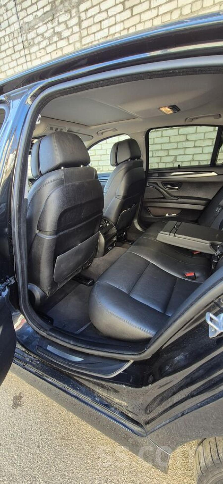 Black BMW 525 2016 in Riga, with an engine capacity of 2.00 L and mileage of 190 thousand km for 14000 €, photo 28 on AUTOMOTO.COM.LV