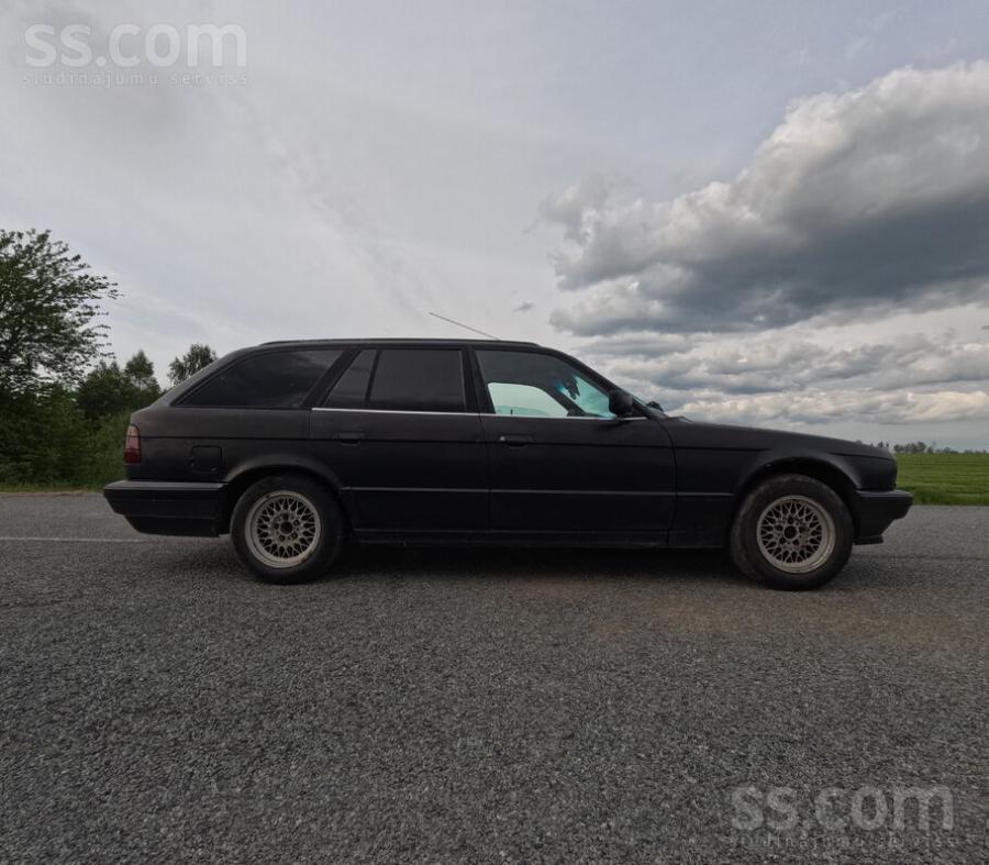 Melns BMW 525 1994 Rīga, ar dzinēja tilpumu 2.50 L un nobraukumu 444 tūkst. km par 3100 €, foto 11 vietnē AUTOMOTO.COM.LV