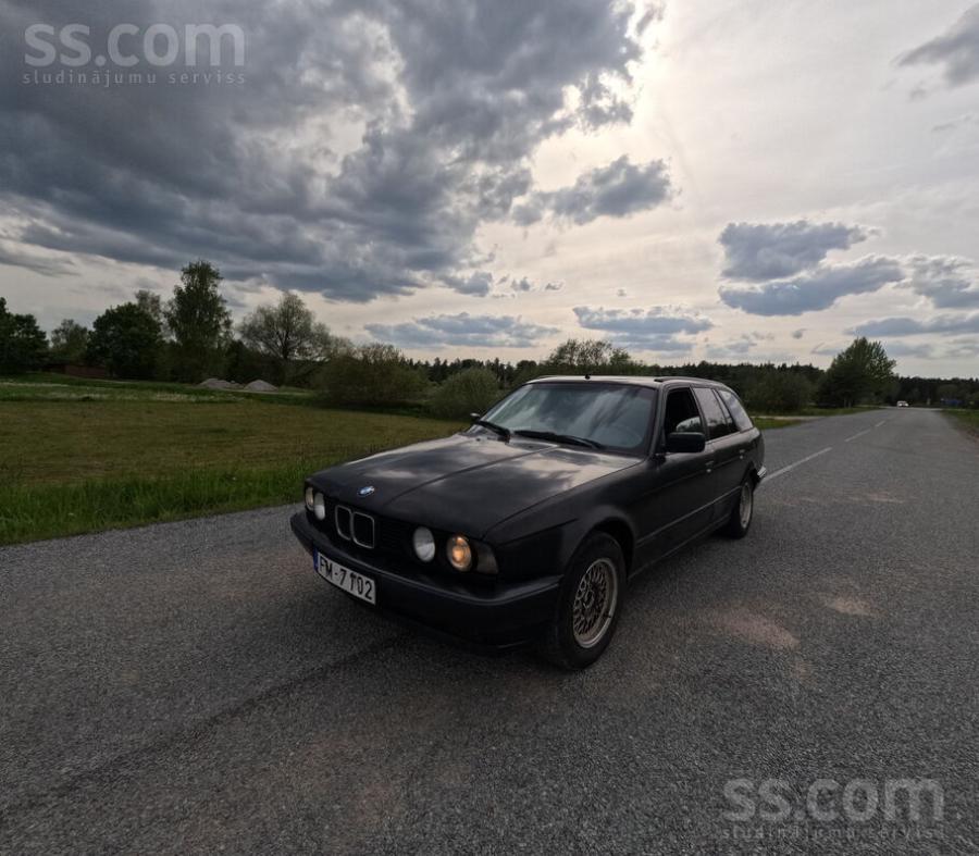 Black BMW 525 1994 in Riga, with an engine capacity of 2.50 L and mileage of 444 thousand km for 3100 €, photo 1 on AUTOMOTO.COM.LV