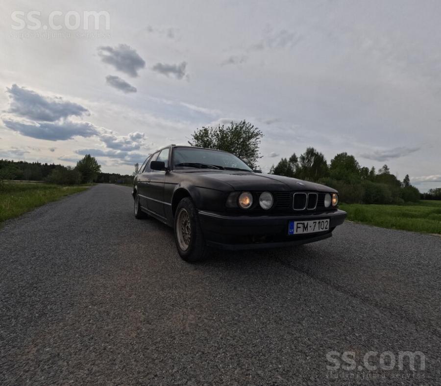 Black BMW 525 1994 in Riga, with an engine capacity of 2.50 L and mileage of 444 thousand km for 3100 €, photo 3 on AUTOMOTO.COM.LV