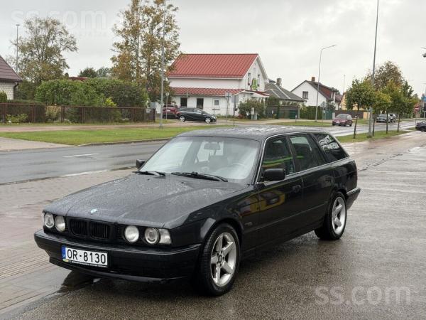 Melns BMW 525 1994 Liepāja, ar dzinēja tilpumu 2.50 L un nobraukumu 317 tūkst. km par 3490 €, foto 1 vietnē AUTOMOTO.COM.LV