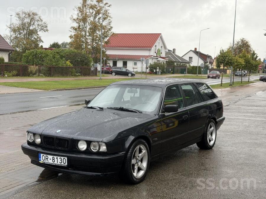 Melns BMW 525 1994 Liepāja, ar dzinēja tilpumu 2.50 L un nobraukumu 317 tūkst. km par 3490 €, foto 1 vietnē AUTOMOTO.COM.LV