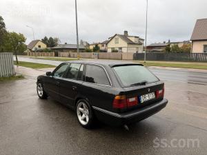 Melns BMW 525 1994 Liepāja, ar dzinēja tilpumu 2.50 L un nobraukumu 317 tūkst. km par 3490 €, foto 3 vietnē AUTOMOTO.COM.LV
