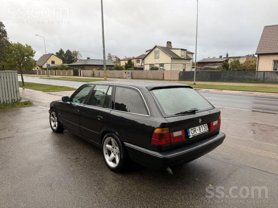 Melns BMW 525 1994 Liepāja, ar dzinēja tilpumu 2.50 L un nobraukumu 317 tūkst. km par 3490 €, foto 3 vietnē AUTOMOTO.COM.LV