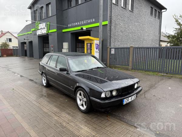 Melns BMW 525 1994 Liepāja, ar dzinēja tilpumu 2.50 L un nobraukumu 317 tūkst. km par 3490 €, foto 5 vietnē AUTOMOTO.COM.LV