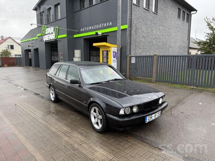 Melns BMW 525 1994 Liepāja, ar dzinēja tilpumu 2.50 L un nobraukumu 317 tūkst. km par 3490 €, foto 5 vietnē AUTOMOTO.COM.LV