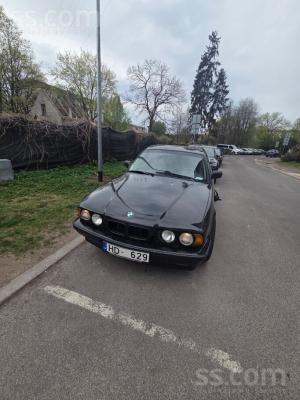 Black BMW 525 1995 in Riga, with an engine capacity of 2.50 L and mileage of 365 thousand km for 3250 €, photo 3 on AUTOMOTO.COM.LV