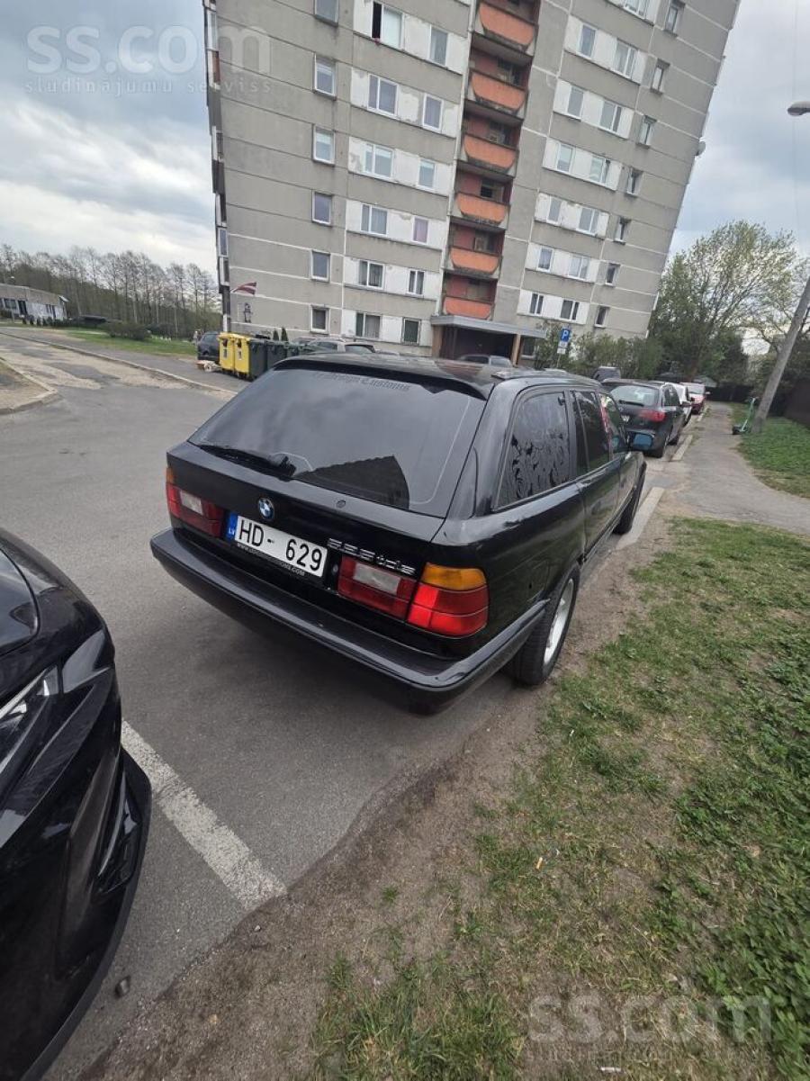 Black BMW 525 1995 in Riga, with an engine capacity of 2.50 L and mileage of 365 thousand km for 3250 €, photo 6 on AUTOMOTO.COM.LV