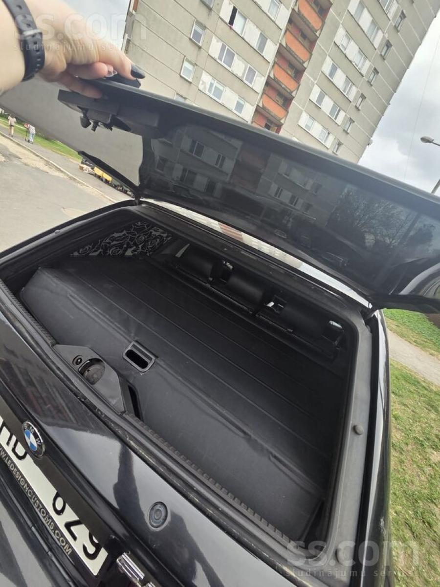 Black BMW 525 1995 in Riga, with an engine capacity of 2.50 L and mileage of 365 thousand km for 3250 €, photo 7 on AUTOMOTO.COM.LV
