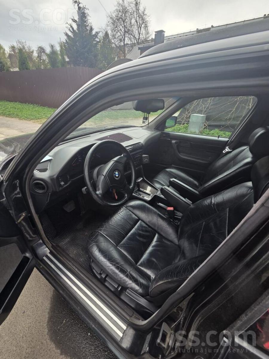 Black BMW 525 1995 in Riga, with an engine capacity of 2.50 L and mileage of 365 thousand km for 3250 €, photo 12 on AUTOMOTO.COM.LV